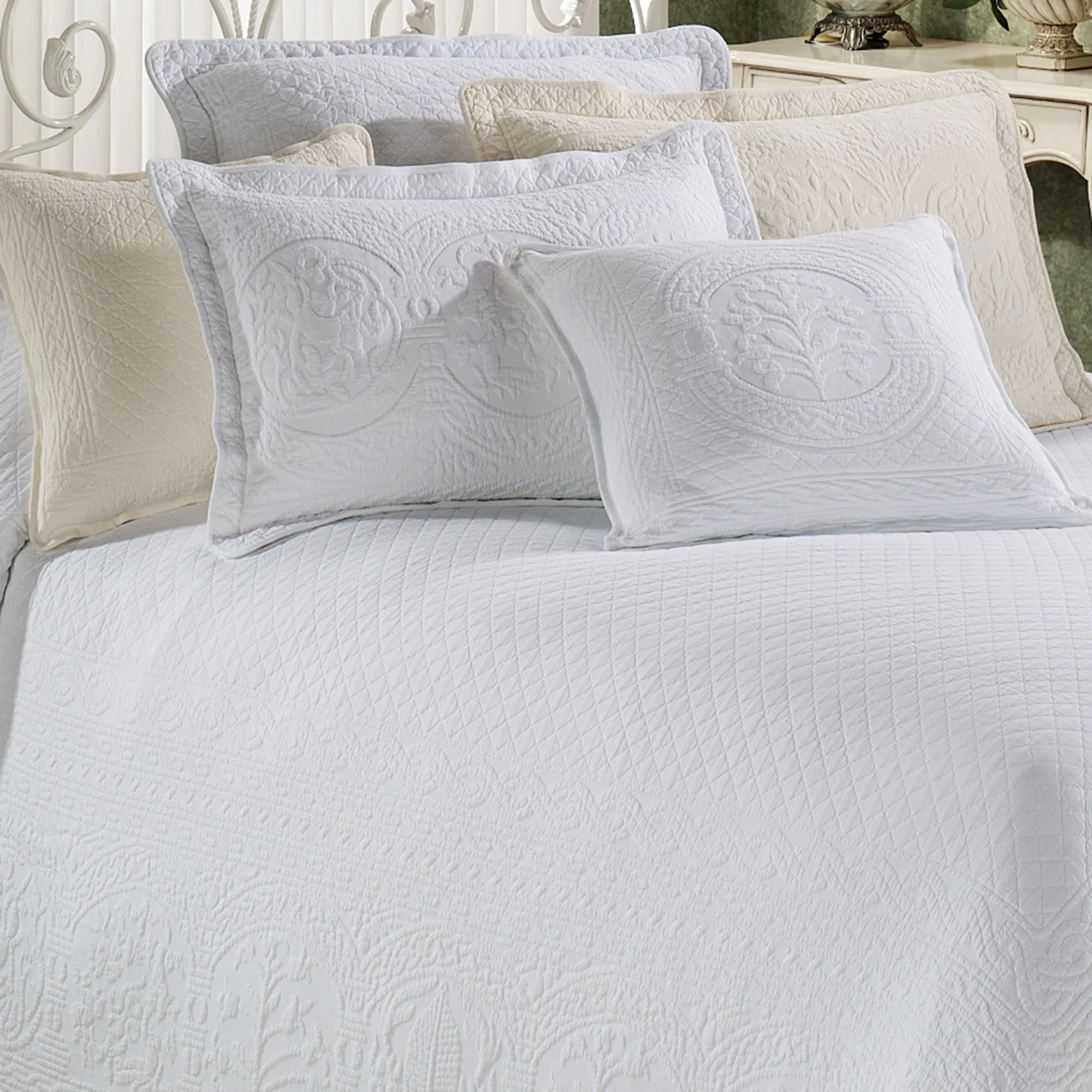 William And Mary Matelasse Bedspread 2 Williamsburg William & Mary